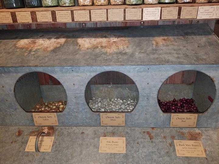 Dutch Meadows Garden Center & Landscaping - Pella, IA