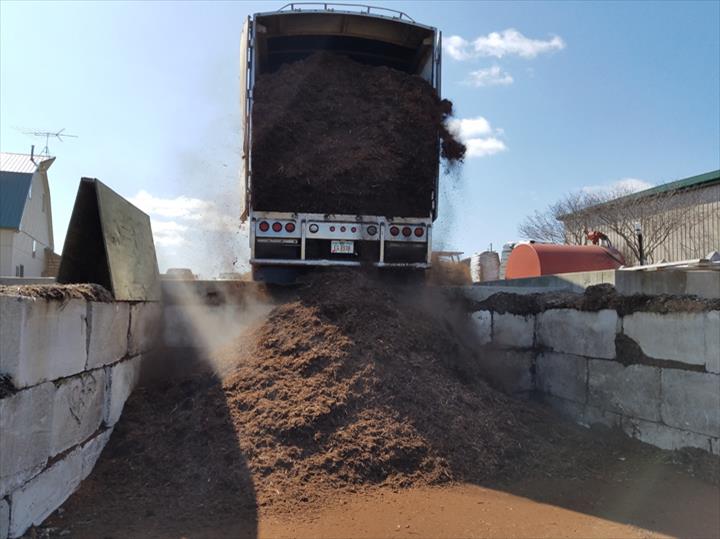 Dutch Meadows Garden Center & Landscaping - Pella, IA