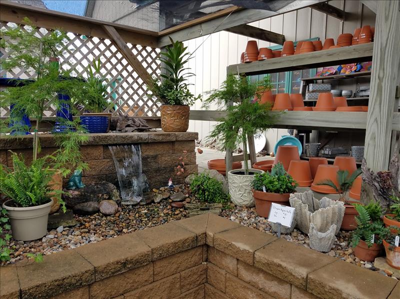 Dutch Meadows Garden Center & Landscaping - Pella, IA