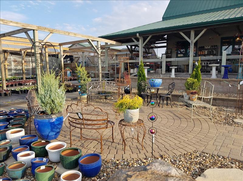 Dutch Meadows Garden Center & Landscaping - Pella, IA