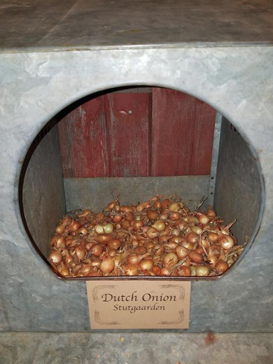 Dutch Meadows Garden Center & Landscaping - Pella, IA